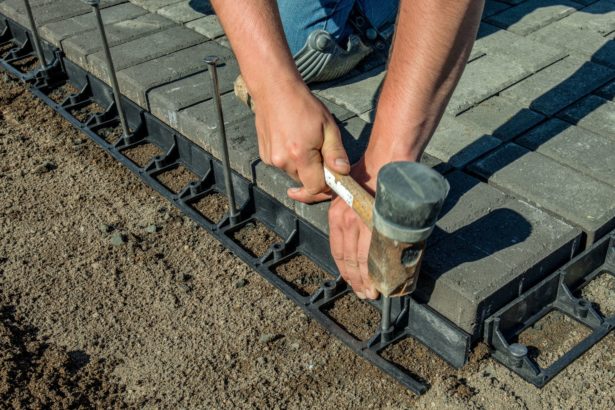 Snap-Edge® Edge Restraint | Paving Stone Products | Western Interlock