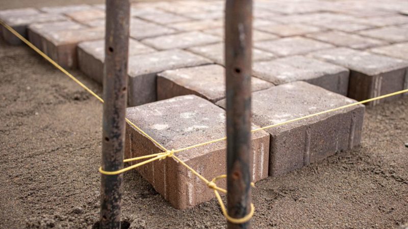 How to Lay a Curved Paver Walkway at Home | DIY