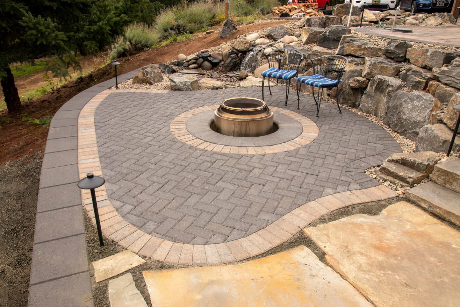 How to Use Border Paving Stones in Your Landscaping | DIY
