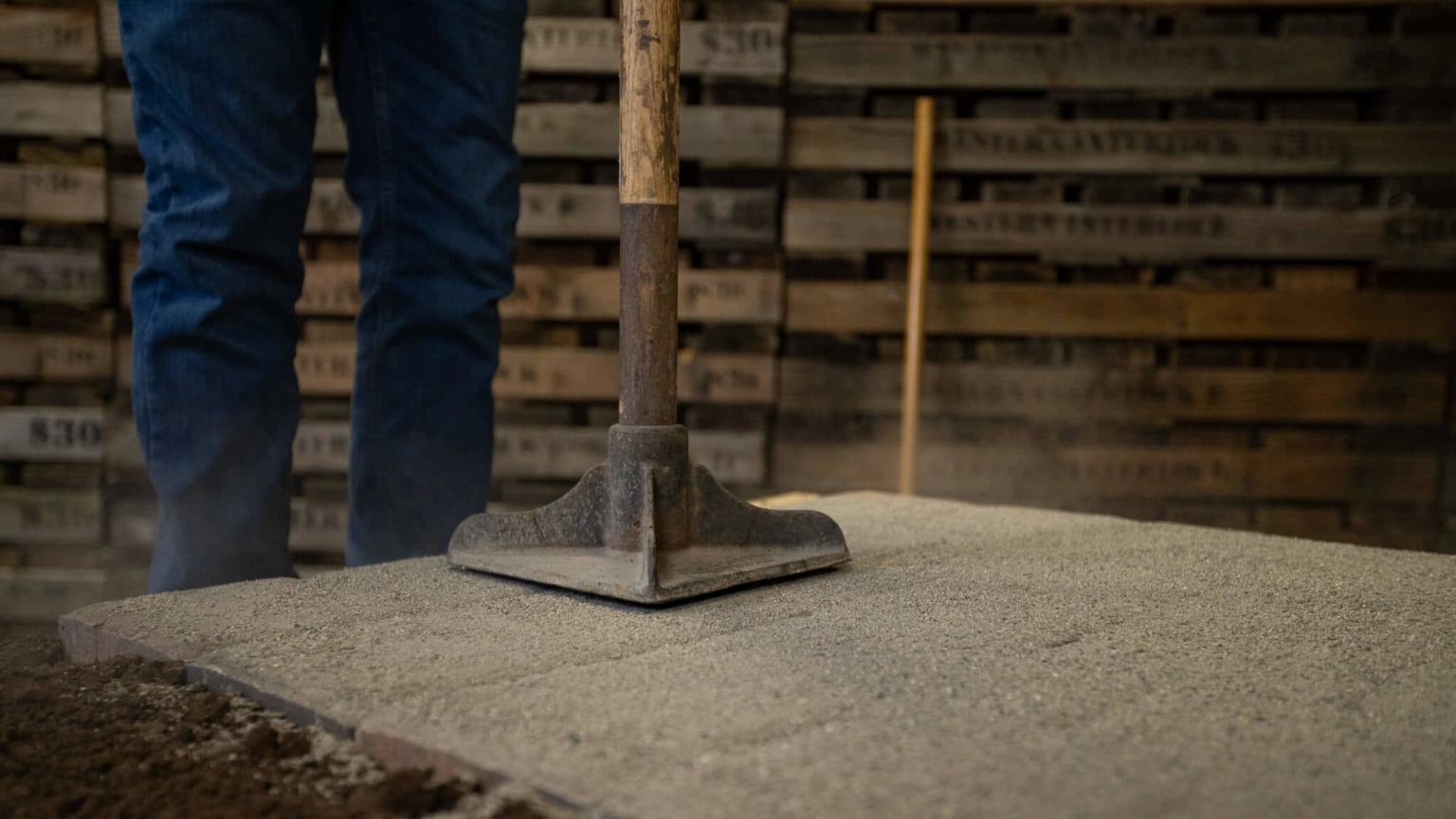 How To Use Polymeric Sand When Installing Pavers | Western Interlock