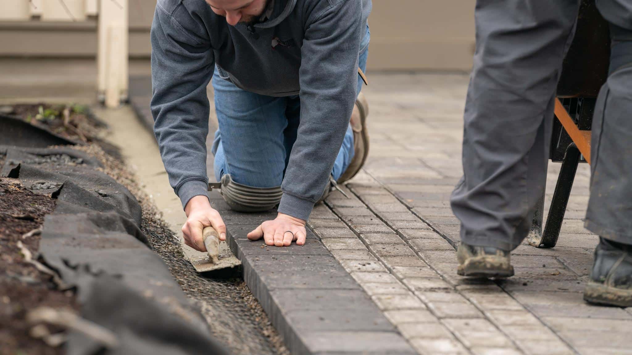 How to Install Perma Paver Edging for Driveways and Garages | DIY