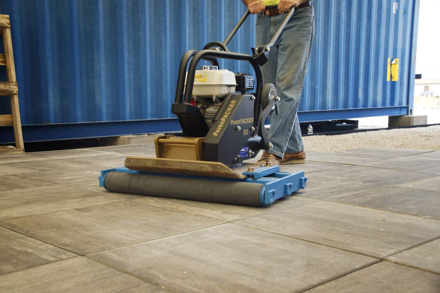 3 Best Ways to Compact Paving Stones Without Breaking Them