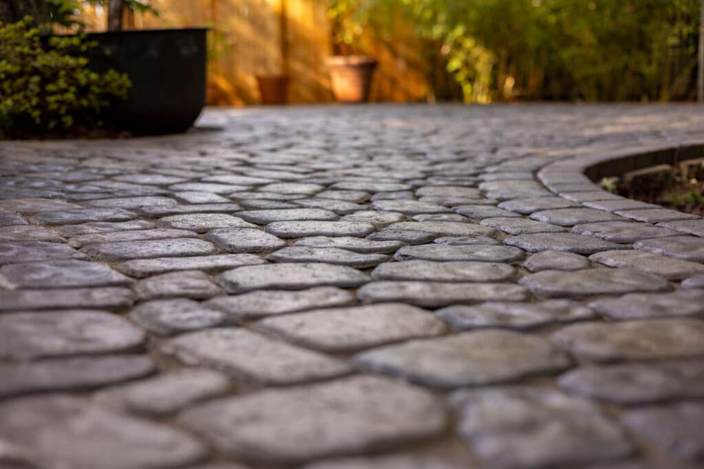 Roma Stone | Western Interlock