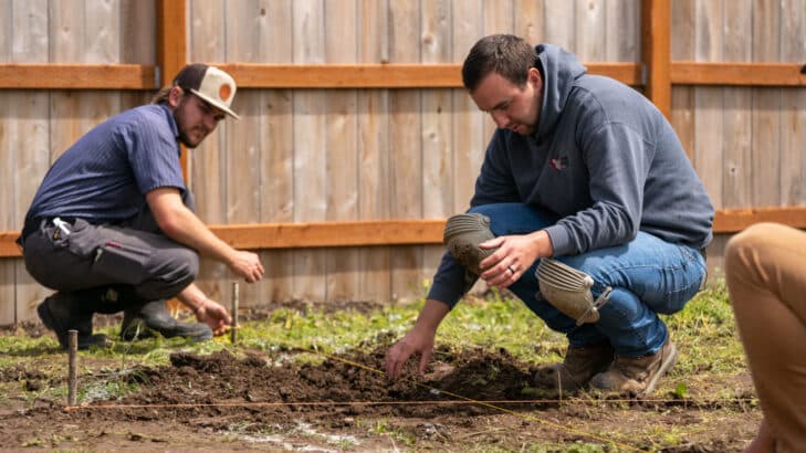 How to Establish Finish Grade for Pavers | DIY