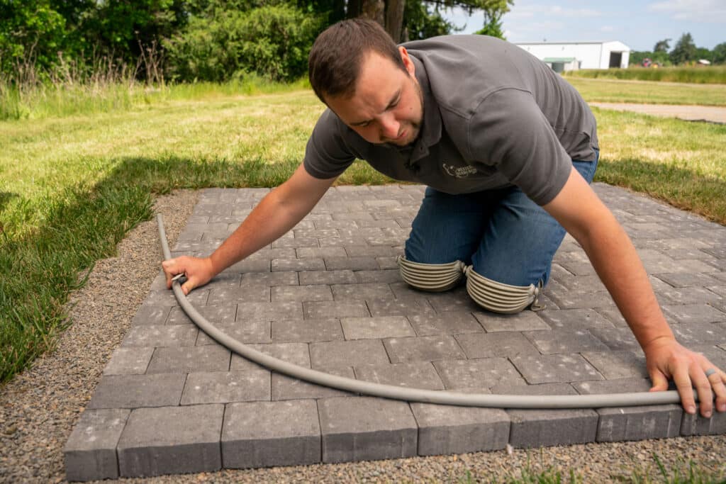 How to Cut a Curved Edge in a Paver Walkway or Patio Landscape | DIY