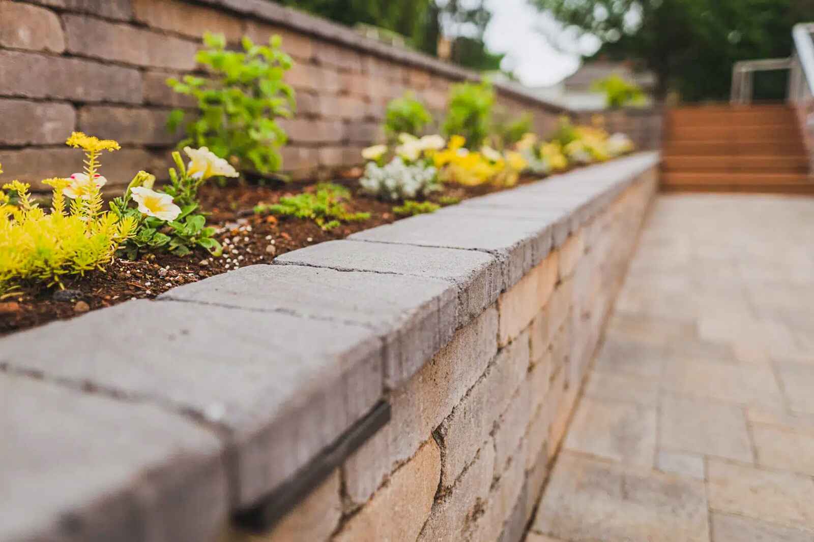 How to Lay a Base for Garden Bed Edging | DIY