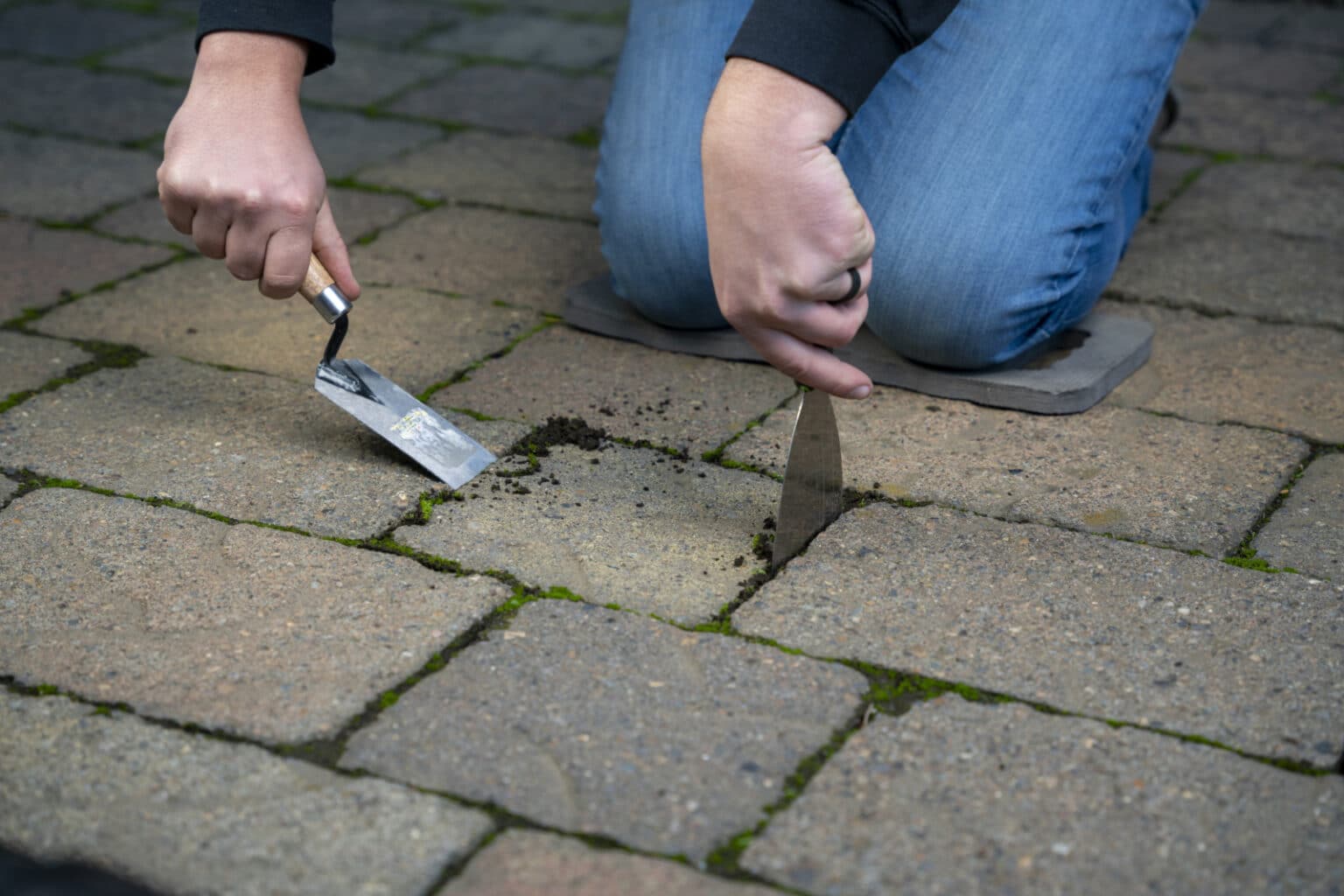 How To Remove Paver Stone Without Damage (4 Ways) | DIY