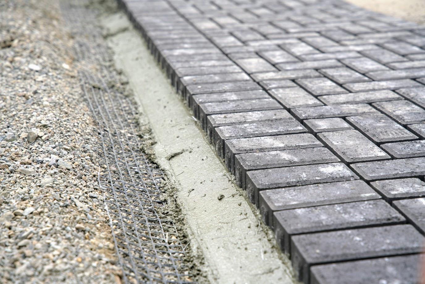 What is the Best Paver Edging for Your Project? | DIY